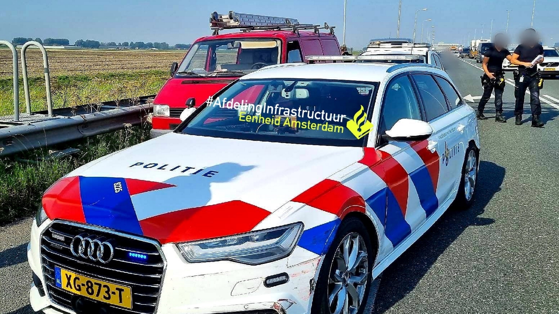 Gestolen bestelbus na gevaarlijke achtervolging op A4 klemgereden - 112 Nederland