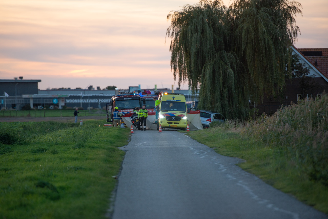 Dode na frontale botsing tegen boom - 112 Nederland