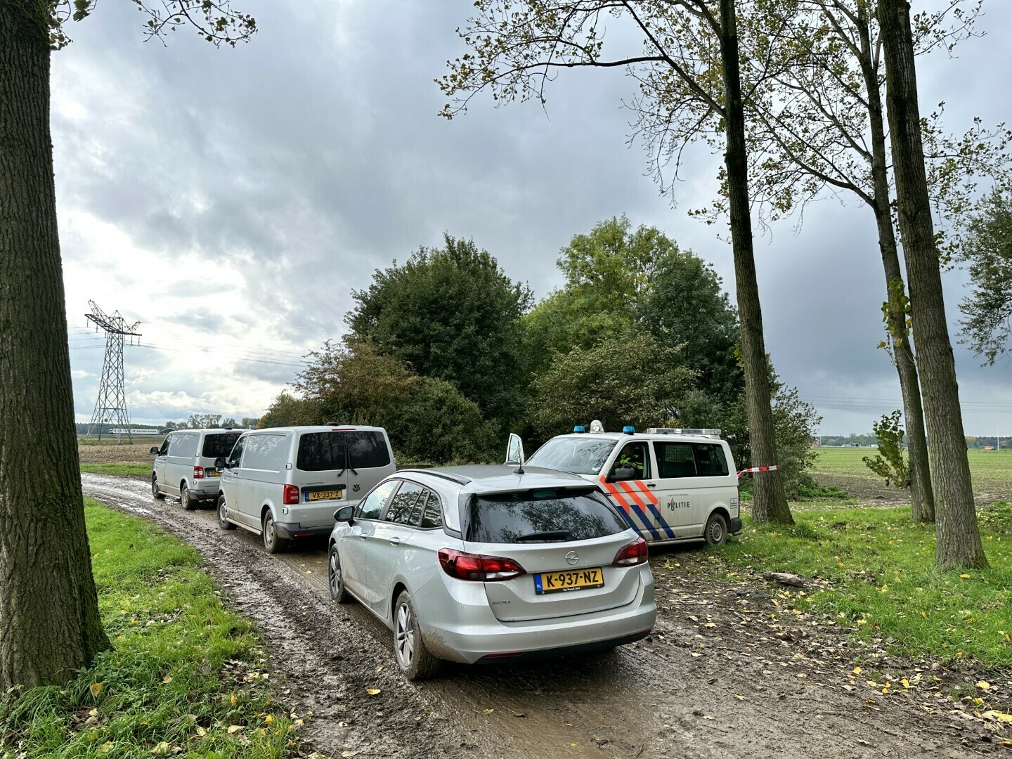 Jagers vinden lichaam in het bos, politie start onderzoek - 112 Nederland