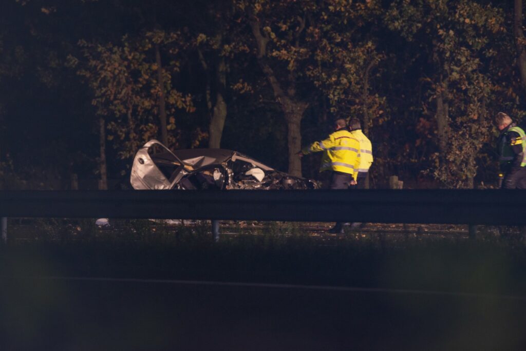 Automobilist dood na crash tegen boom langs de A4 - 112 Nederland