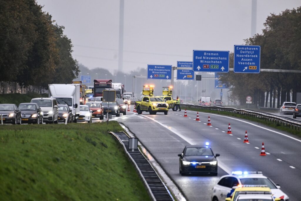 Twee gewonden na forse crash met vrachtwagen op snelweg - 112 Nederland