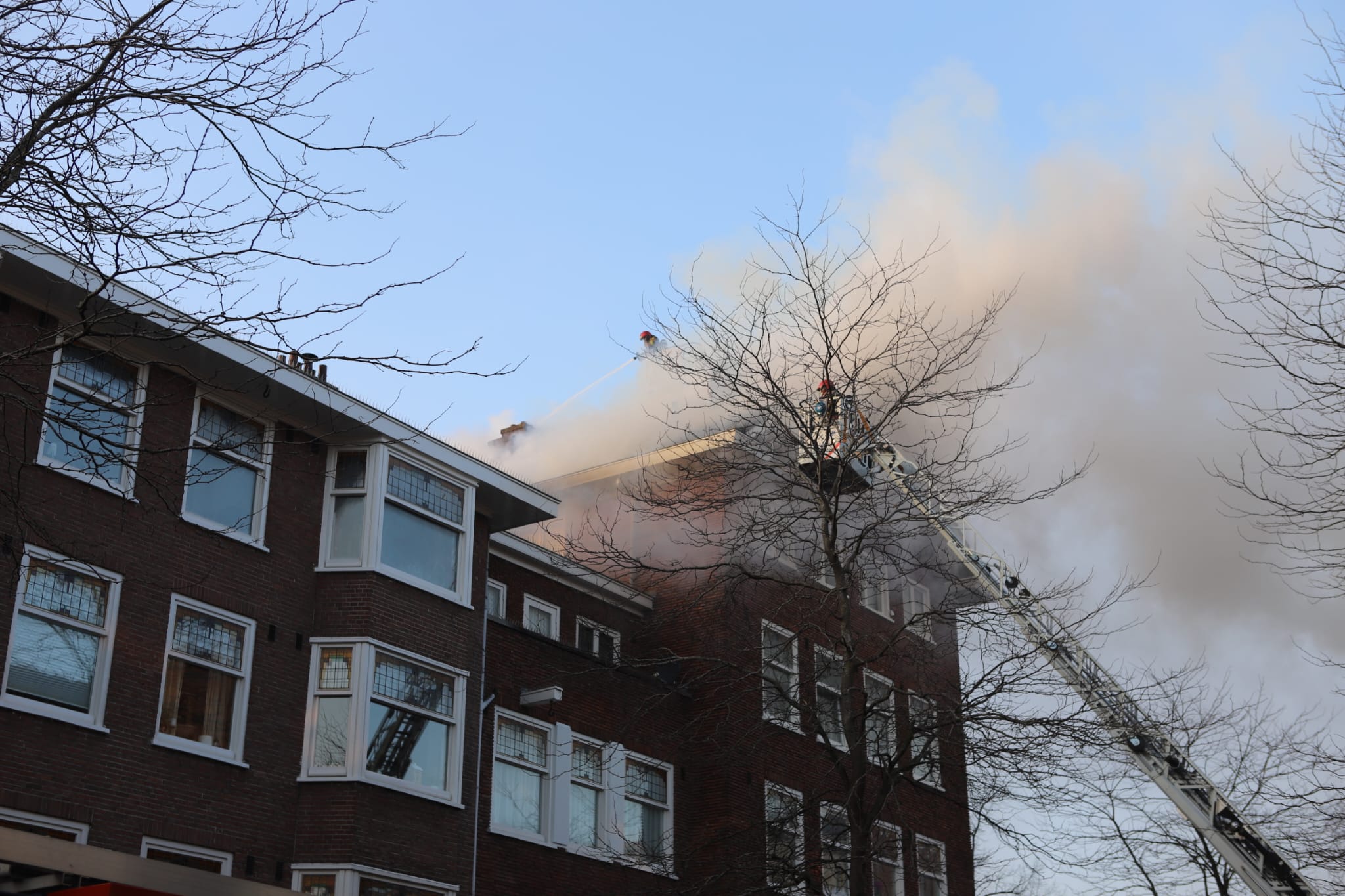 Zeer grote brand uitgebroken in woning - 112 Nederland