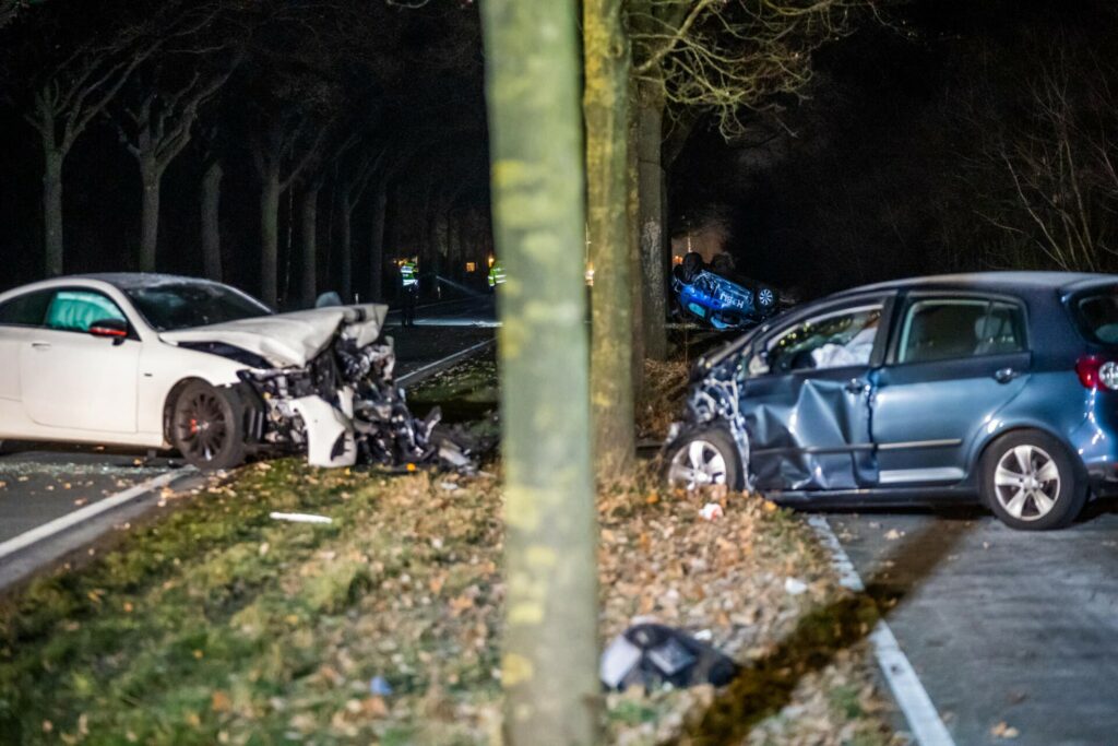UPDATE: 6 gewonden bij ernstig ongeval met drie auto’s - 112 Nederland