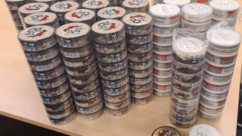 In jaar tijd 100.000 zakjes snus uit handel gehaald - 112 Nederland
