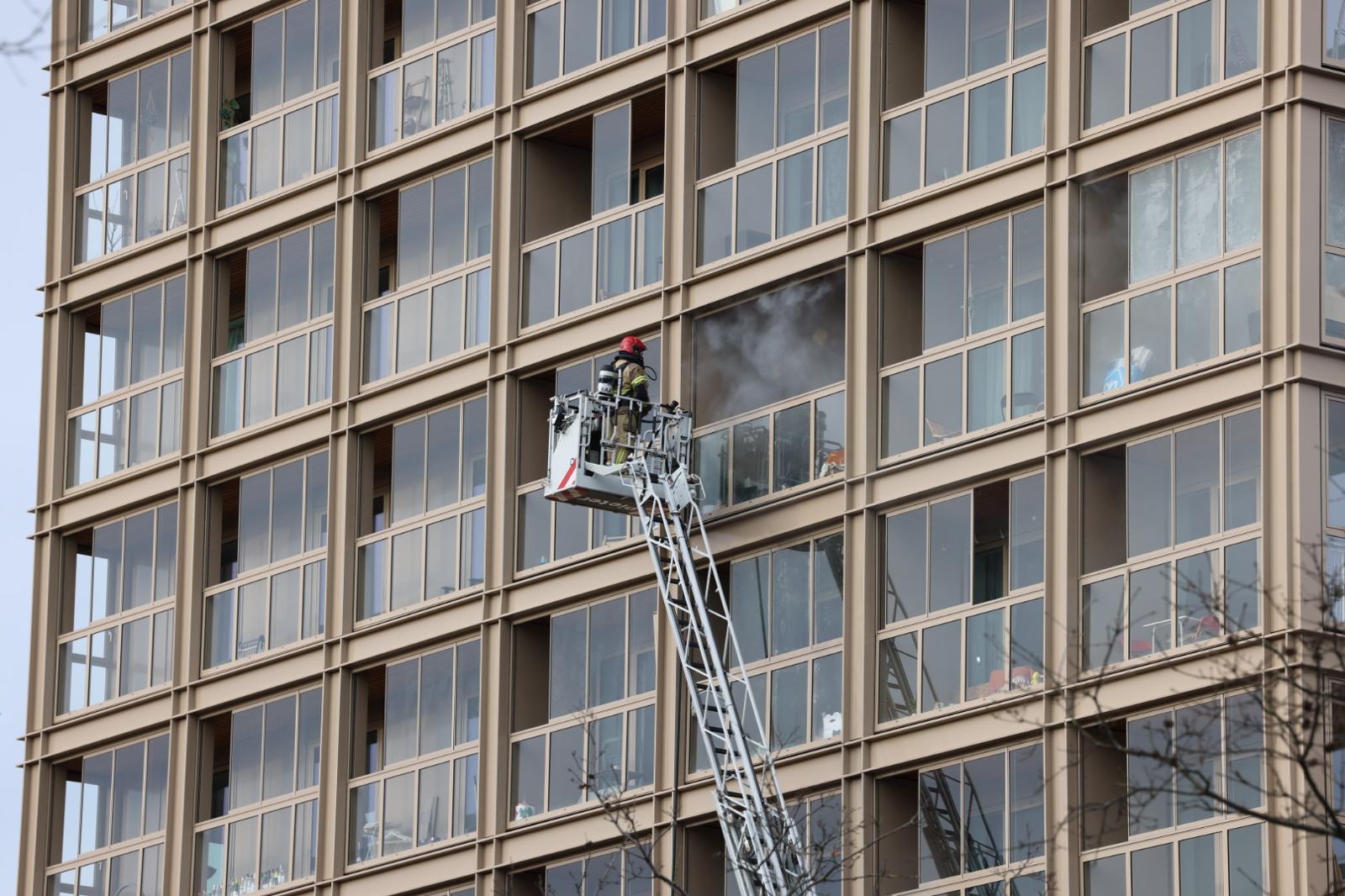 Eén persoon met brandwonden naar ziekenhuis bij brand op zevende etage ...