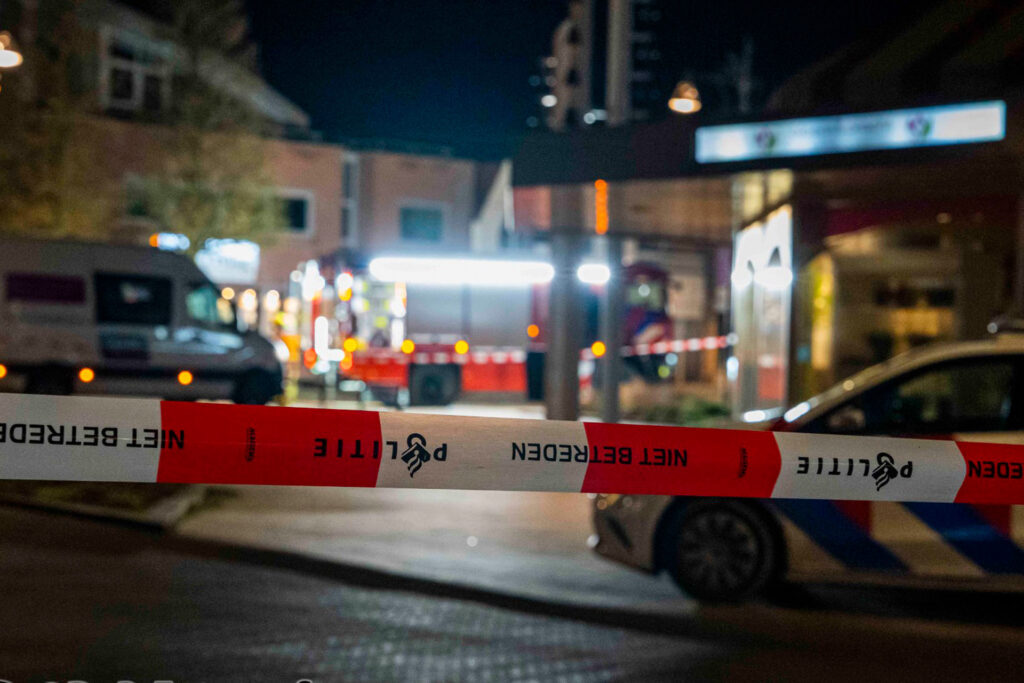 Lichaam gevonden in woning; politie houdt verdachte aan - 112 Nederland