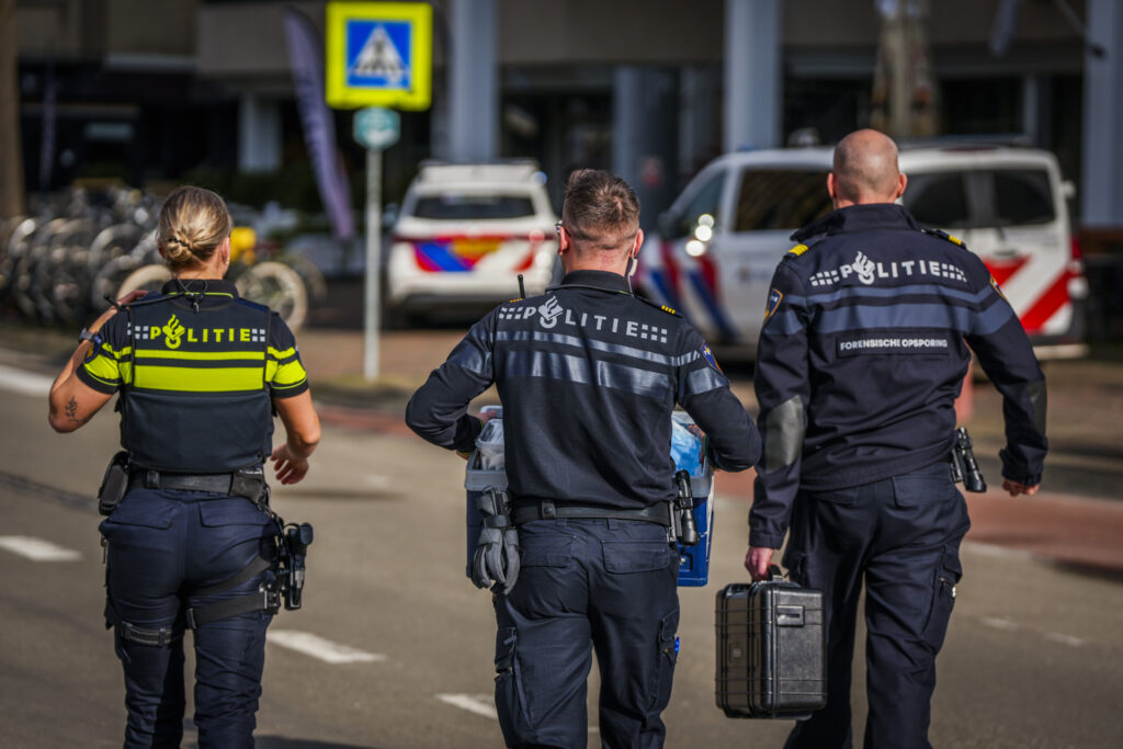 Politie doet onderzoek naar dode in flat - 112 Nederland