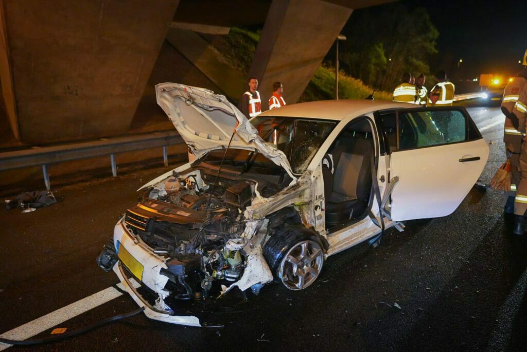 VIDEO UPDATE: Snelweg dicht na ongeval met meerdere voertuigen - 112 Nederland