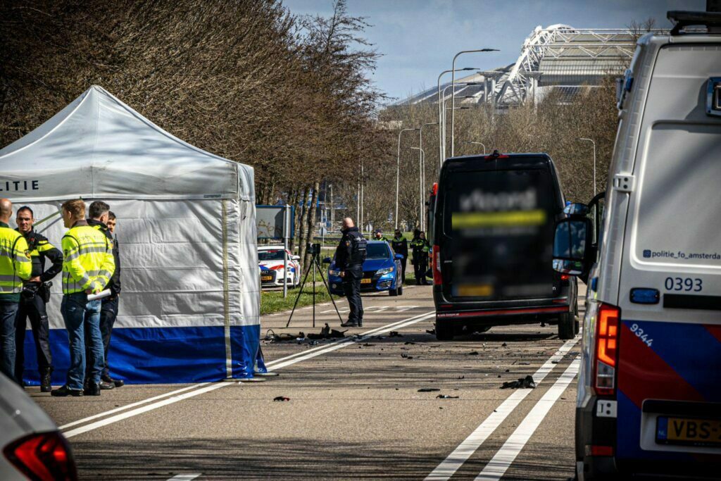 Dode bij aanrijding tussen motor en bestelbus - 112 Nederland