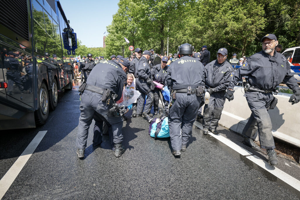 Politiebonden: niet vervolgen activisten A12 frustreert politie - 112 ...
