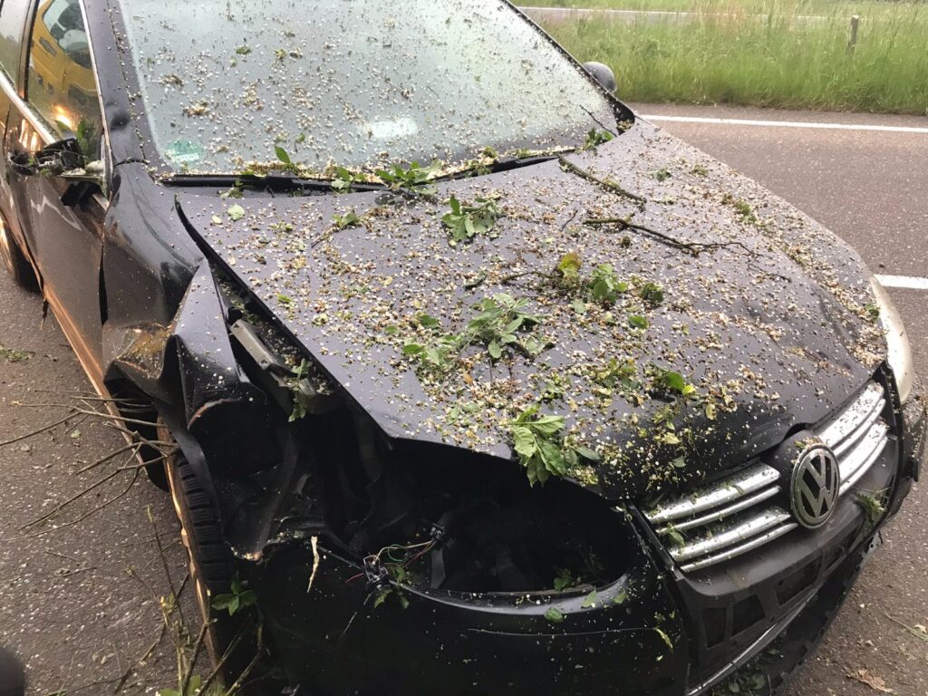 Automobilist valt in slaap tijdens het rijden - 112 Nederland