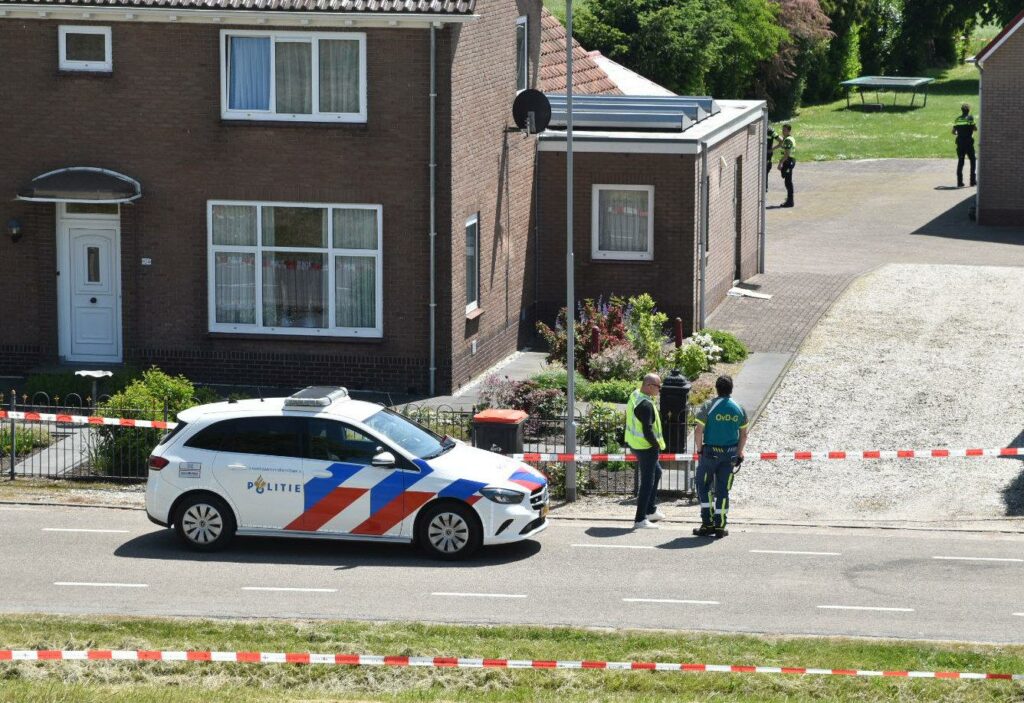 Man aangehouden na vondst overleden vrouw in woning - 112 Nederland