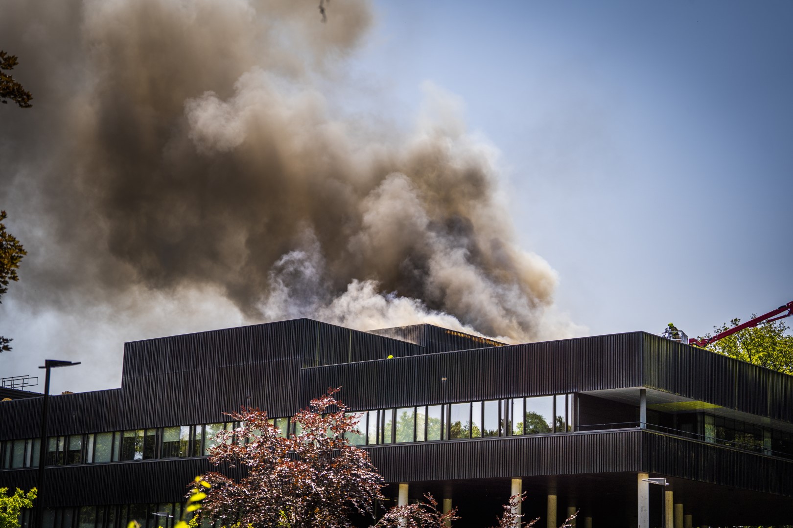 UPDATE: Grote brand revalidatiecentrum Klimmendaal Arnhem, 100 mensen ...