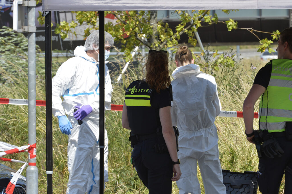 FOTO SERIE: Lichaam aangetroffen, politie doet onderzoek in Breda