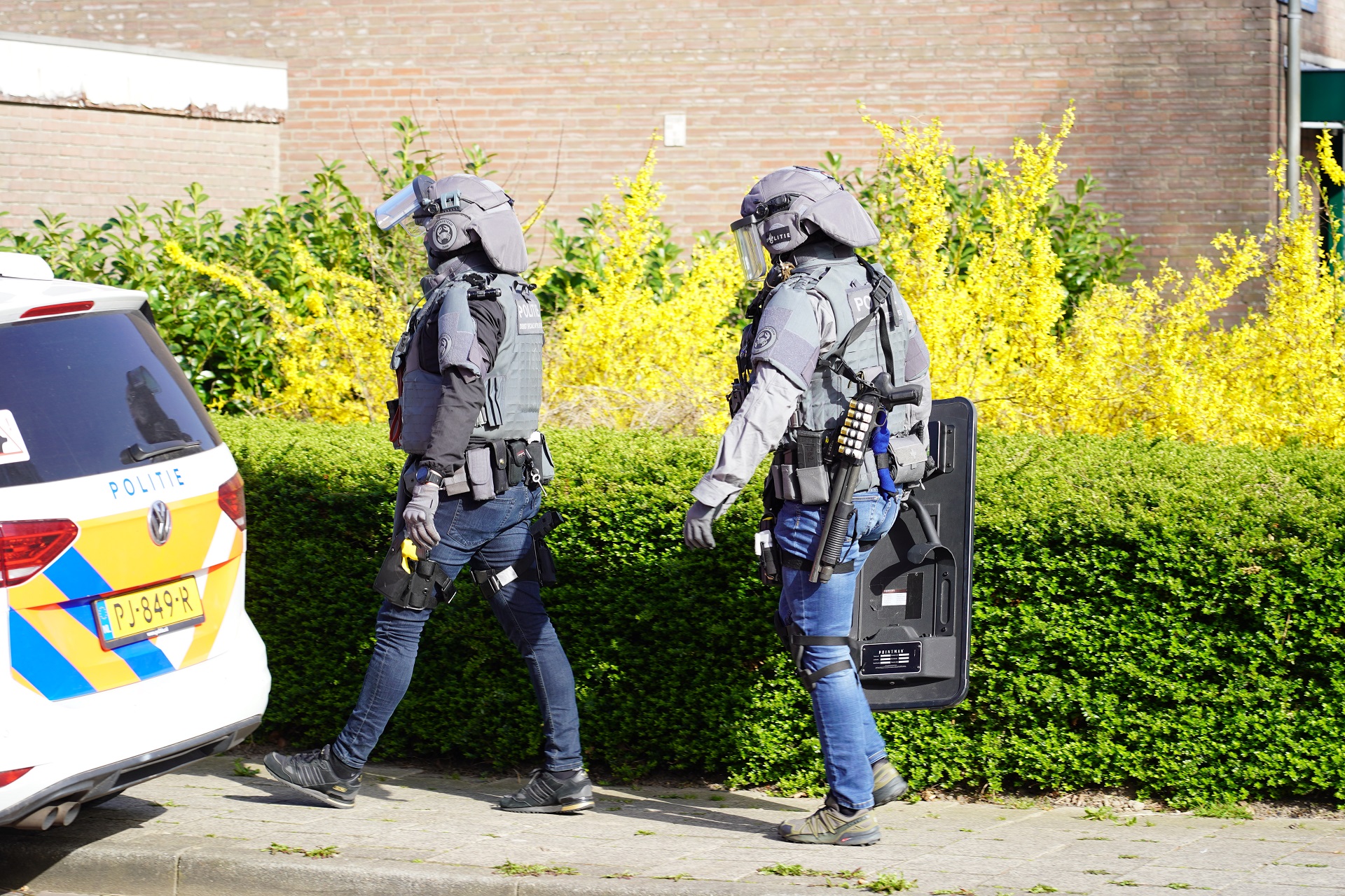 Zee grote drugsvangst in woning, na controle van auto - 112 Nederland