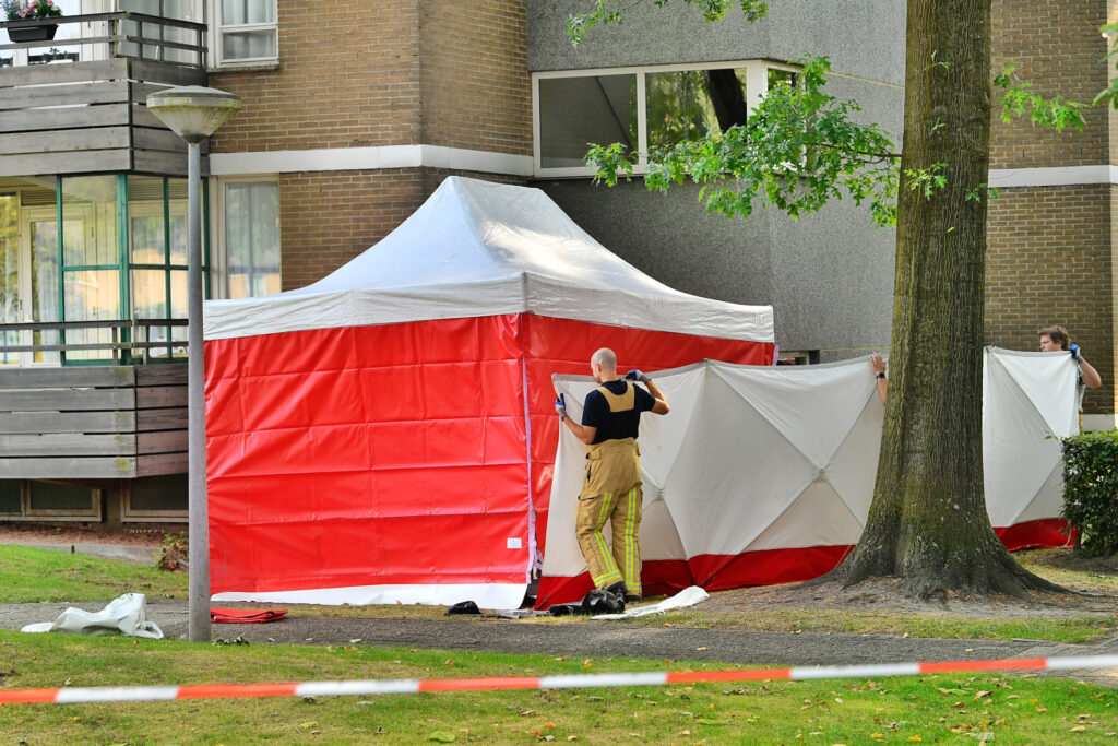 Lichaam aangetroffen naast flat - 112 Nederland