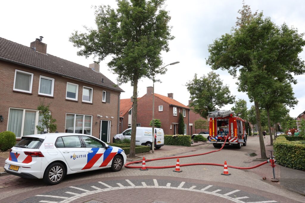 Overkapping vat vlam terwijl bewoners niet thuis zijn - 112 Nederland