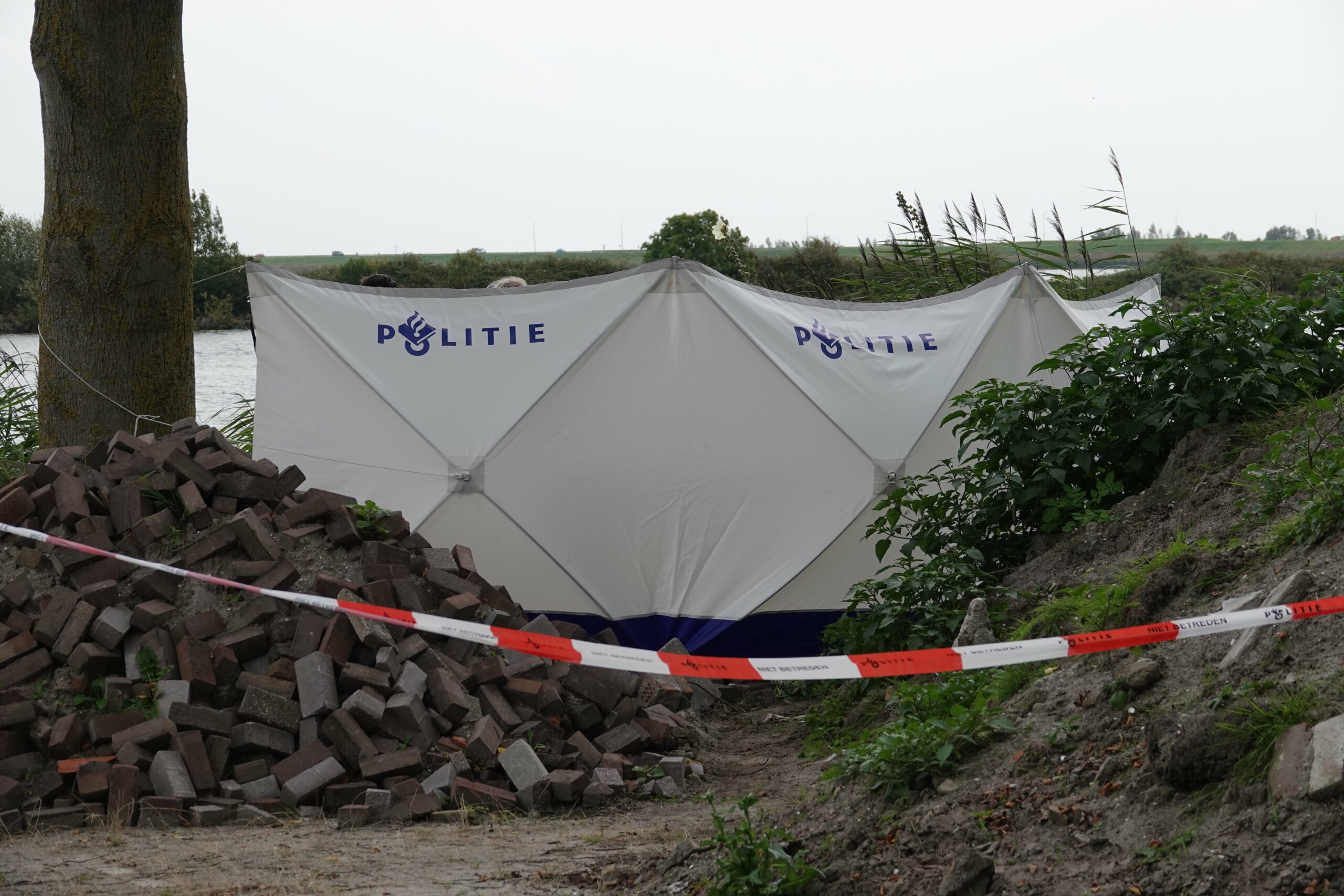 Persoon overleden na val in water - 112 Nederland