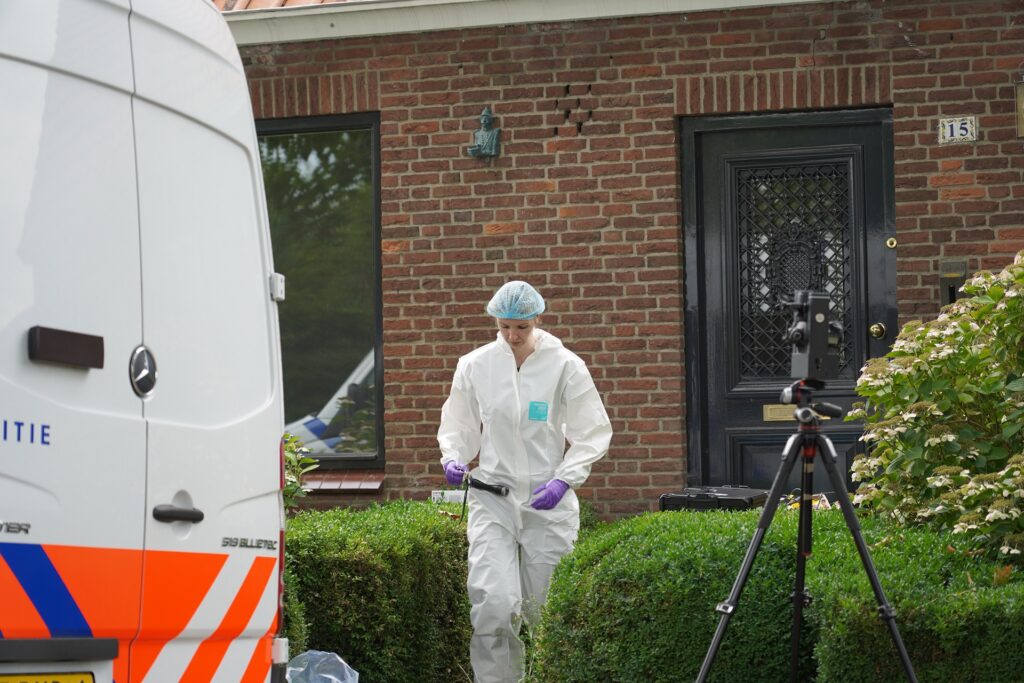 Dode gevonden in vrijstaande woning, politie doet onderzoek - 112 Nederland