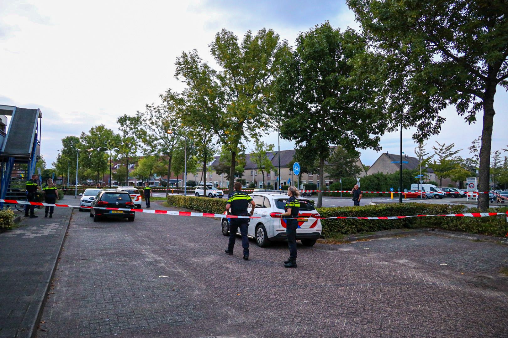 Dode aangetroffen in woning, politie maakt plaats delict - 112 Nederland