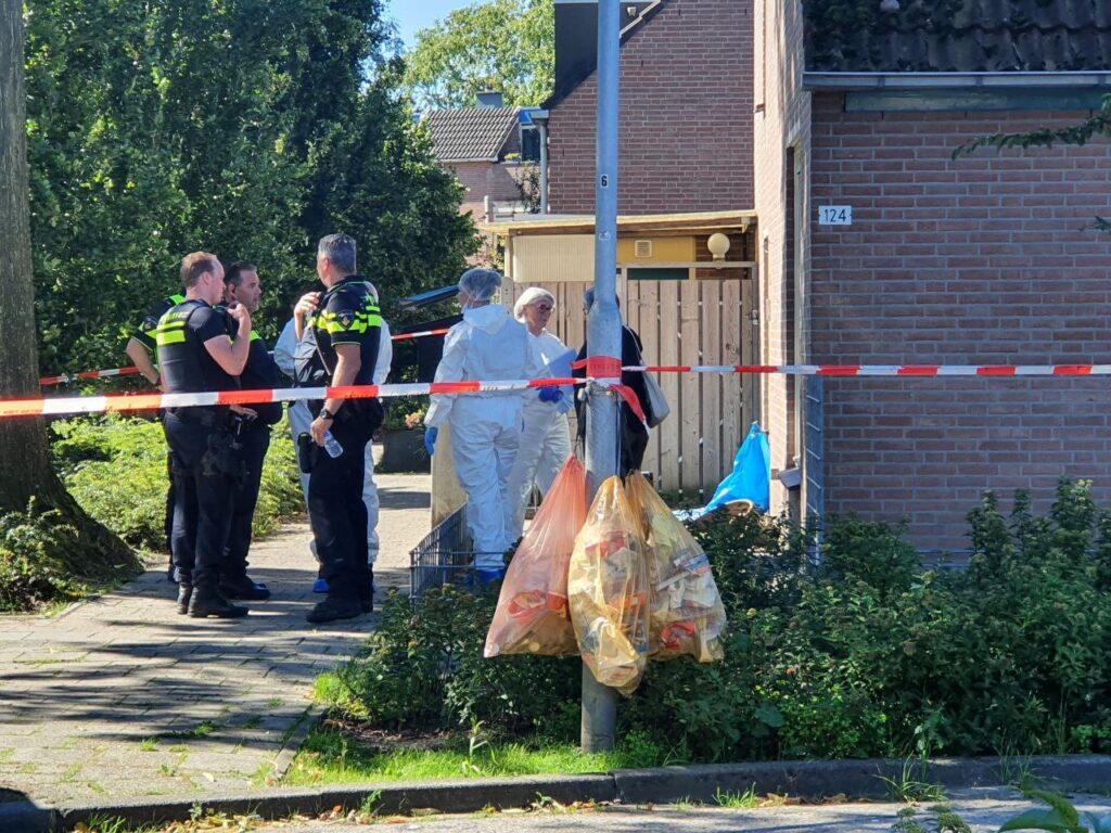 Dode gevonden in woning, politie doet onderzoek - 112 Nederland