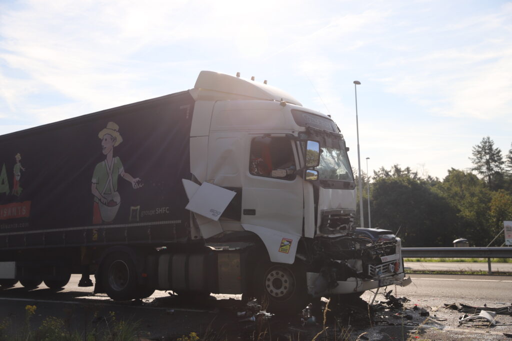 Ravage na botsing tussen vrachtwagens - 112 Nederland