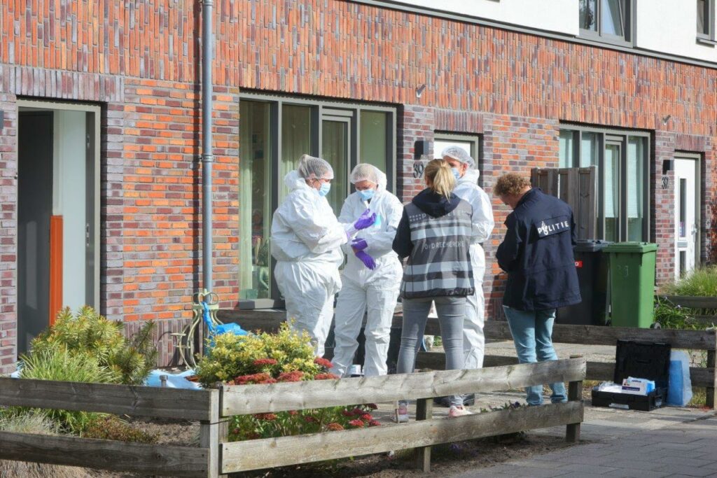 Dode vrouw gevonden in woning, haar man opgepakt - 112 Nederland