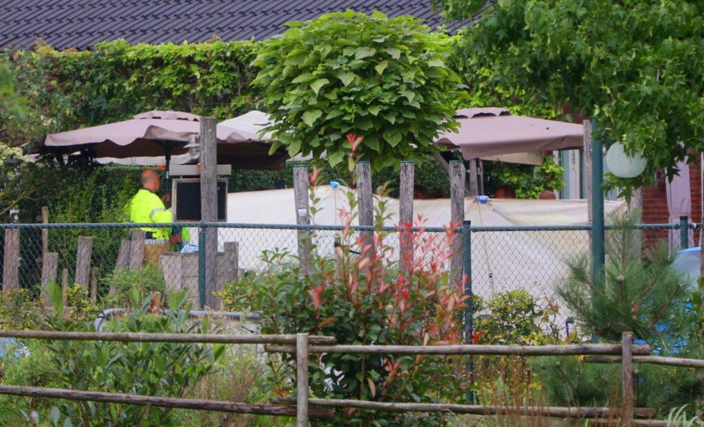 UPDATE: Overleden meisje (3) op kinderopvang gestikt door een lint om ...