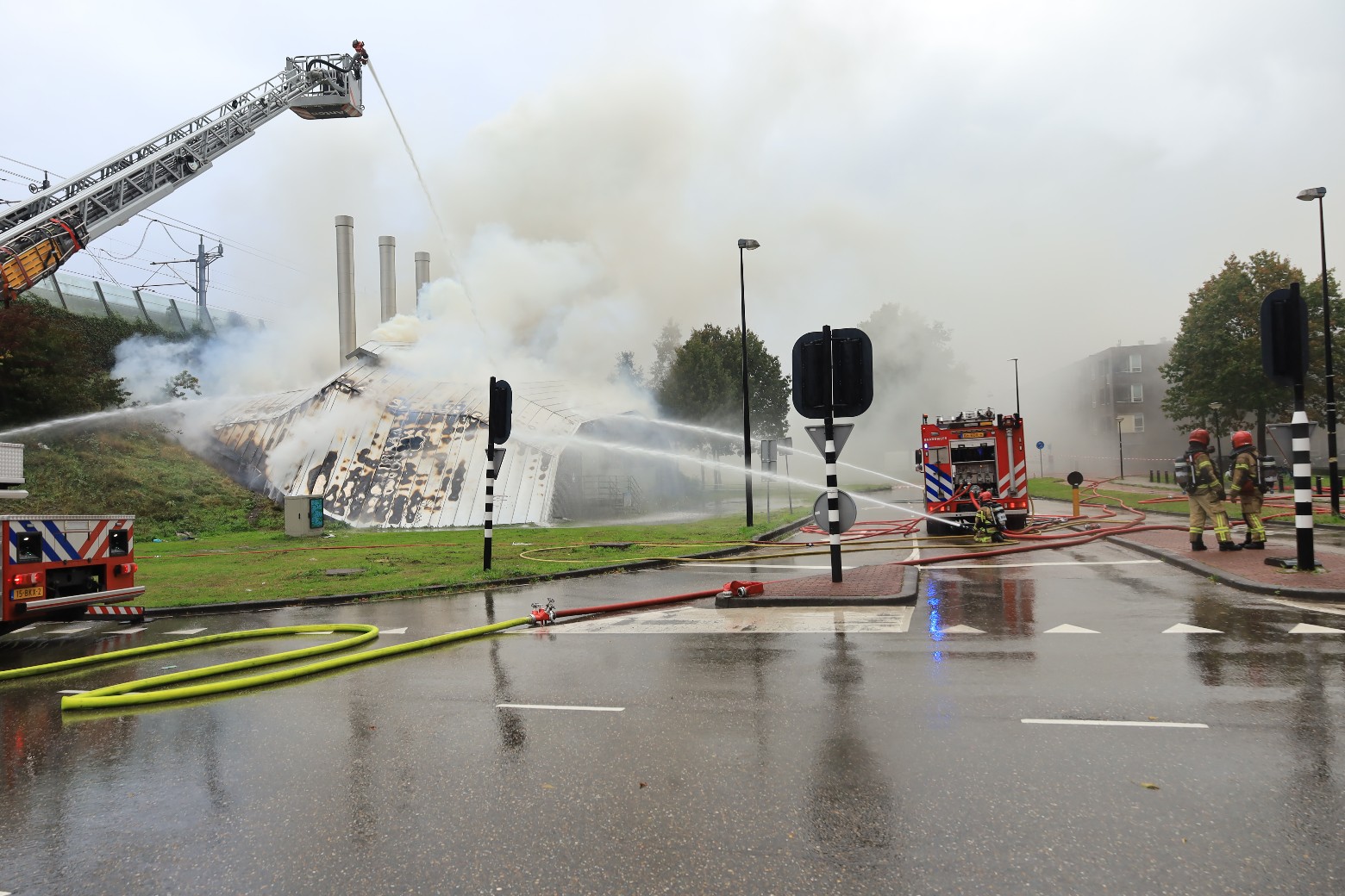 Veel rookontwikkeling en NL-Alert bij grote brand - 112 Nederland