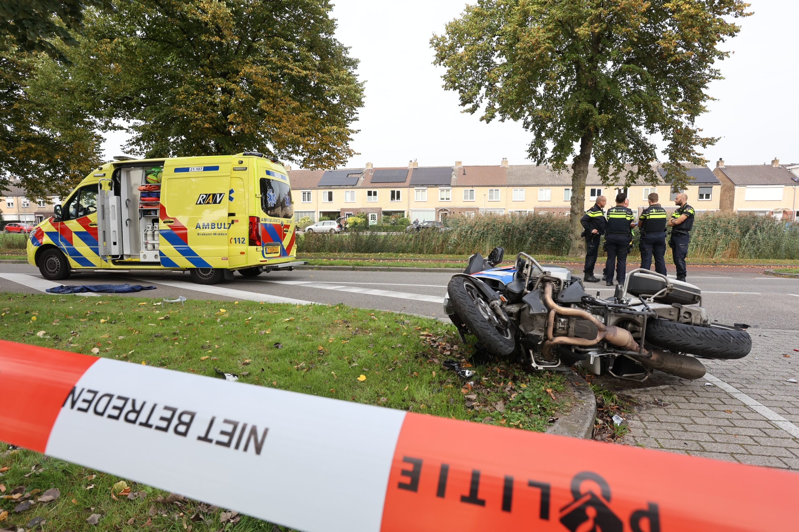 Motoragent raakt gewond bij ongeluk met auto - 112 Nederland