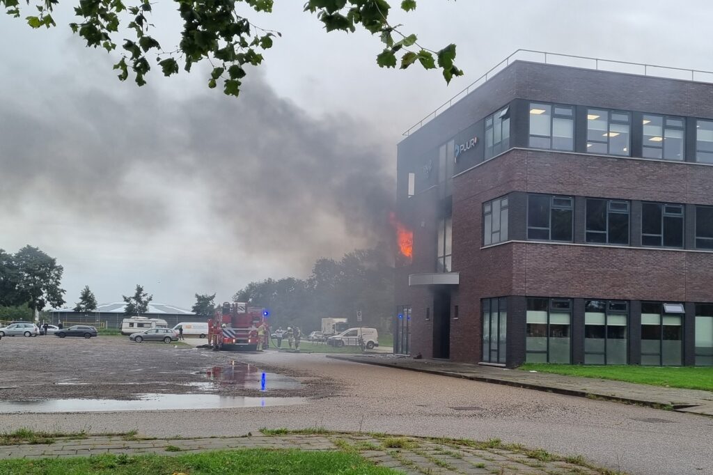 Uitslaande brand bij bedrijfspand - 112 Nederland