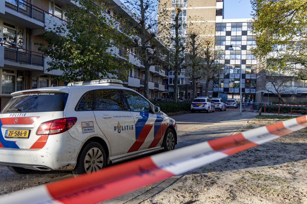 Dode man aangetroffen in park, omgeving afgezet - 112 Nederland