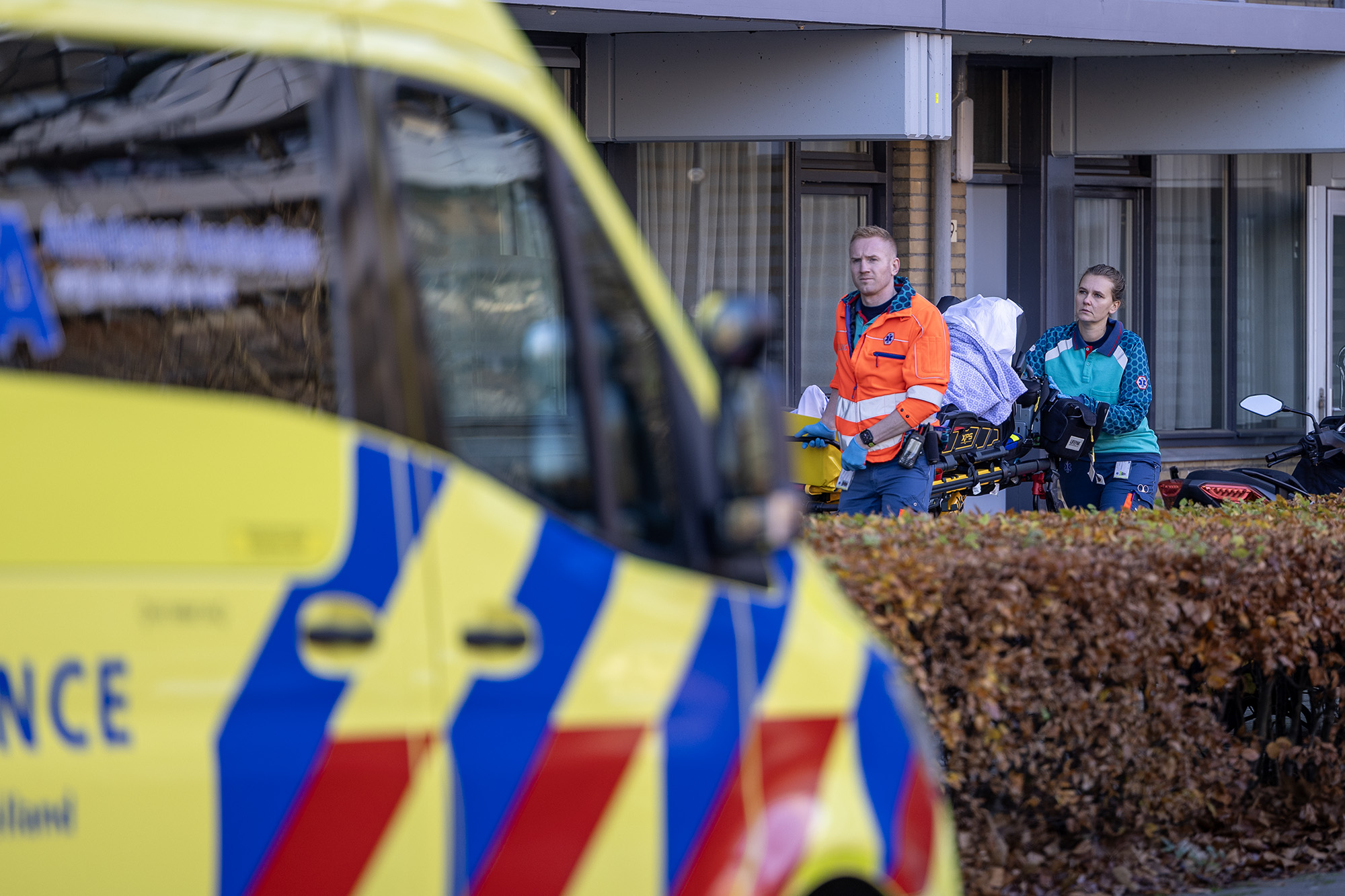 Automobilist rijdt bejaarde vrouw dood nadat hij achteruit reed - 112 Nederland