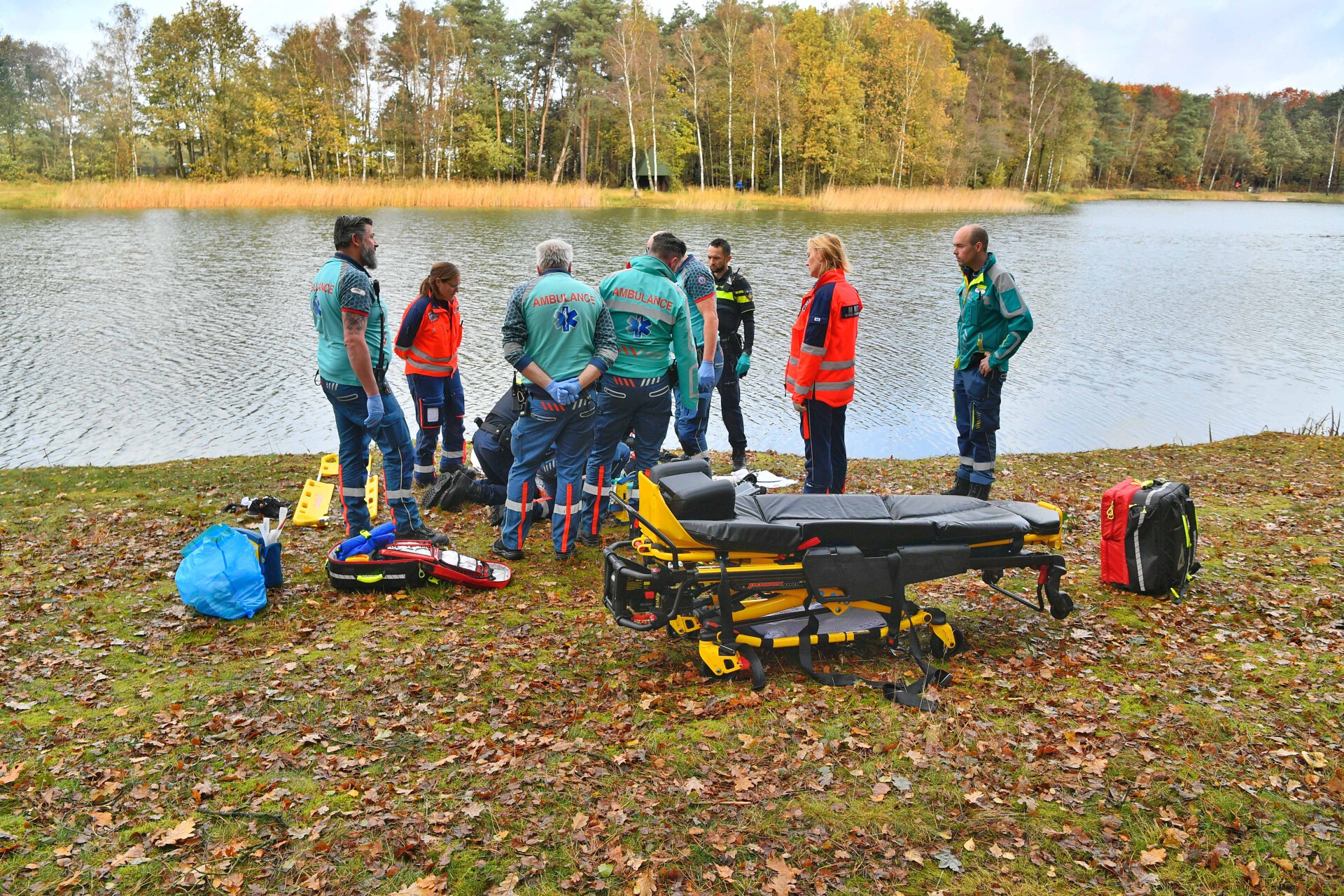 Lichaam van vrouw gevonden langs vijver - 112 Nederland