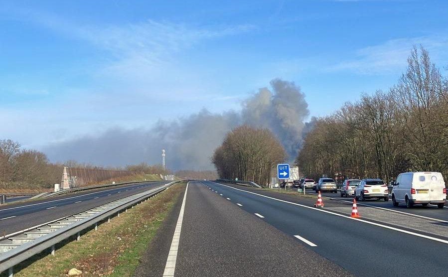 Snelweg A58 dicht vanwege grote brand - 112 Nederland