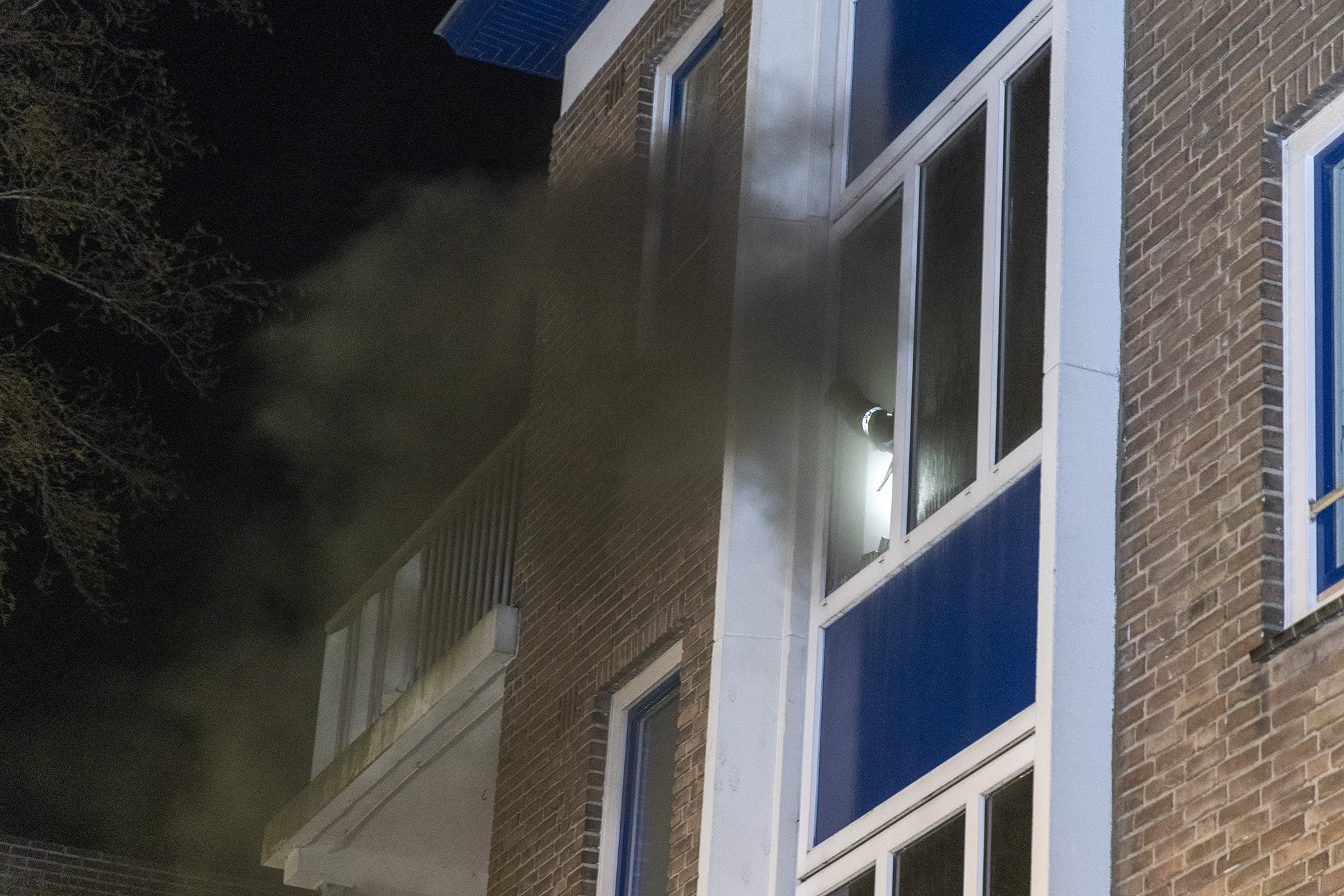 Veel rookontwikkeling bij brand in trappenhuis - 112 Nederland