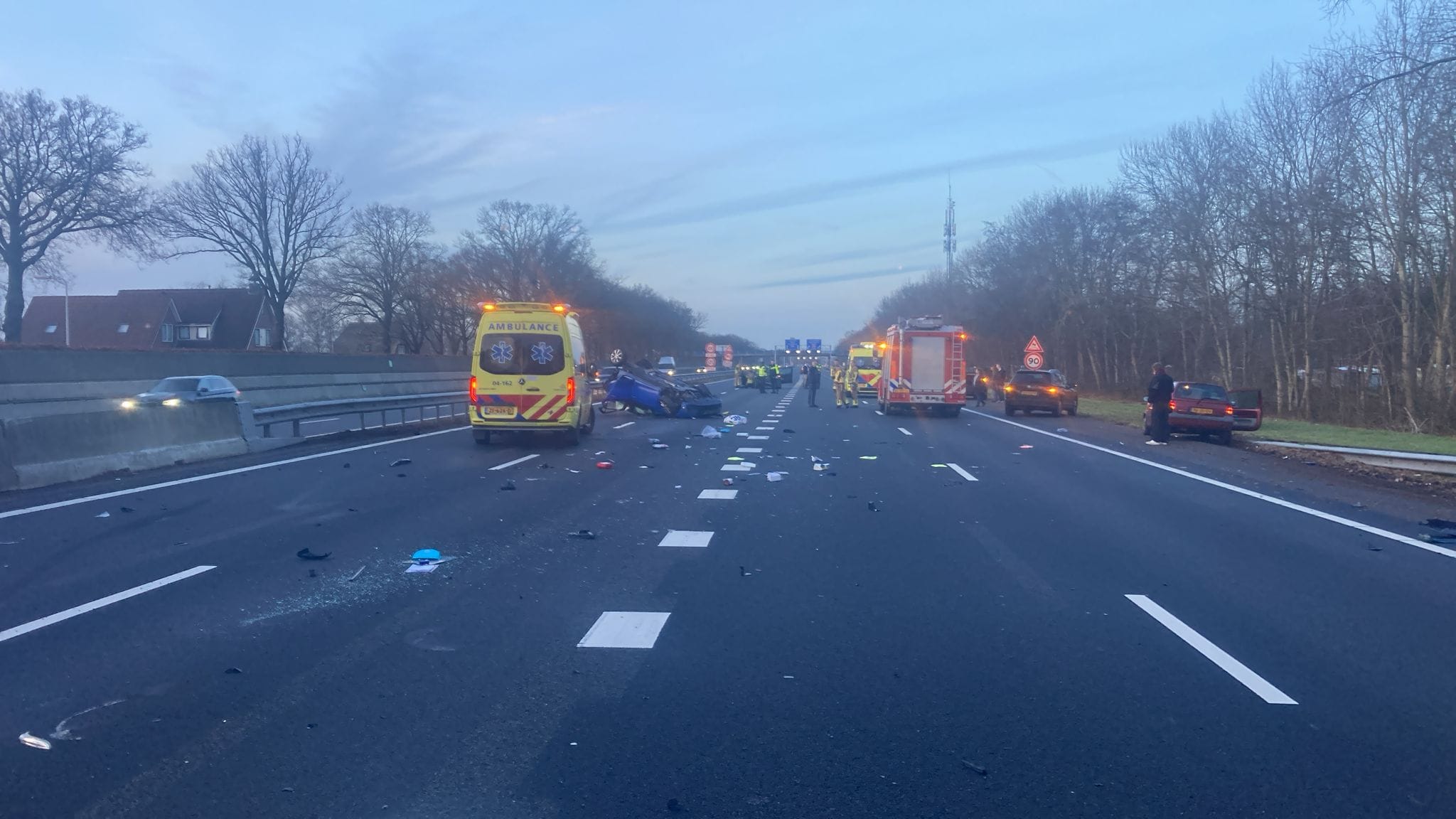 Snelweg dicht na ongeval met meerdere voertuigen - 112 Nederland