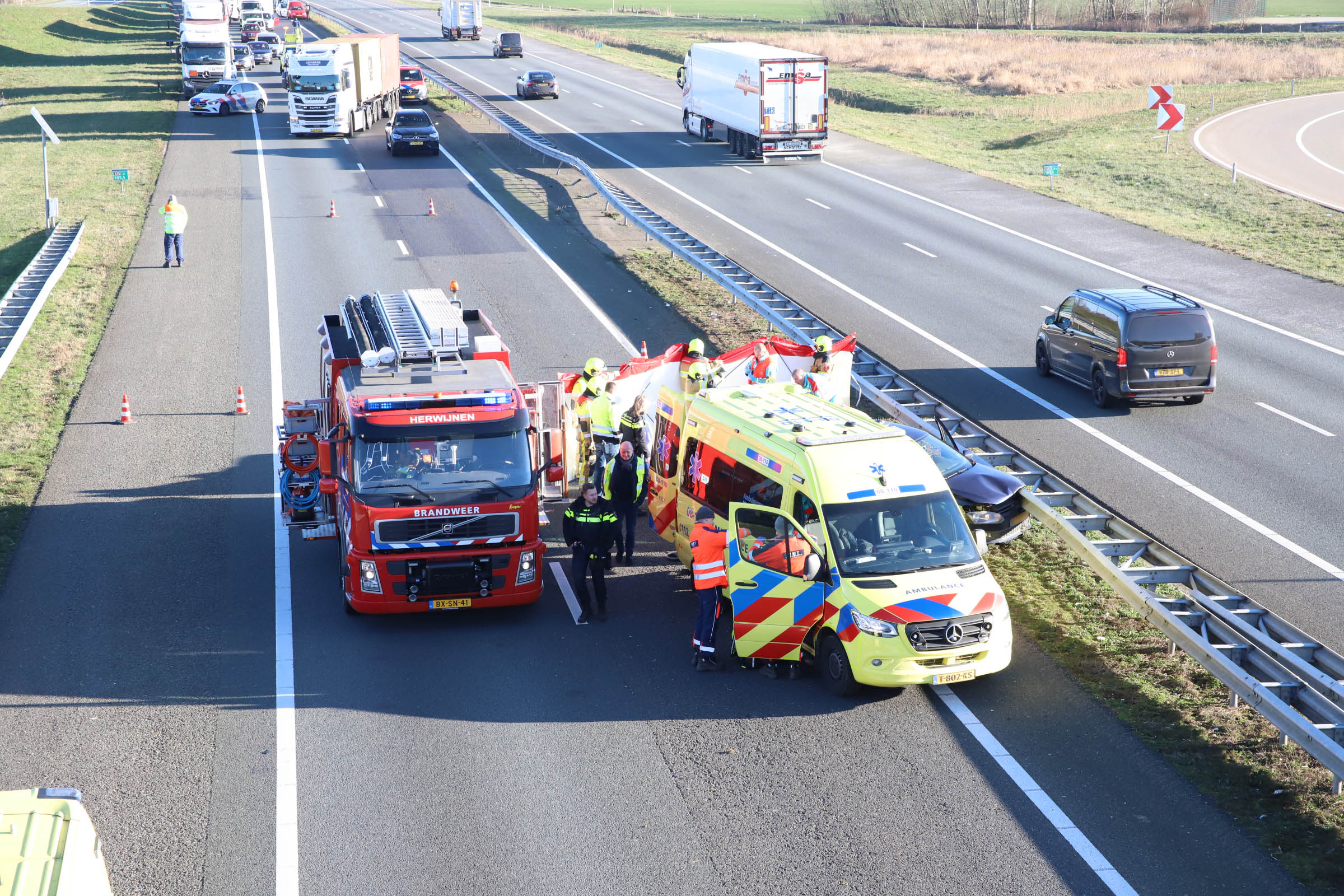 Dode na ernstig eenzijdig ongeval op A15 - 112 Nederland