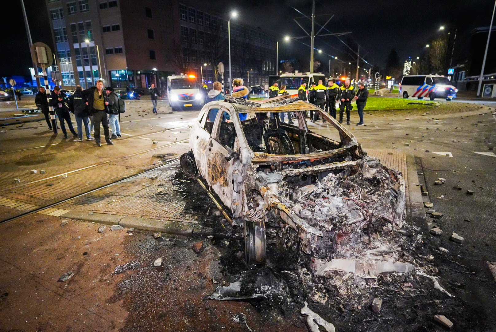 [VIDEO’S & FOTO’S] Zware rellen in Den Haag - 112 Nederland