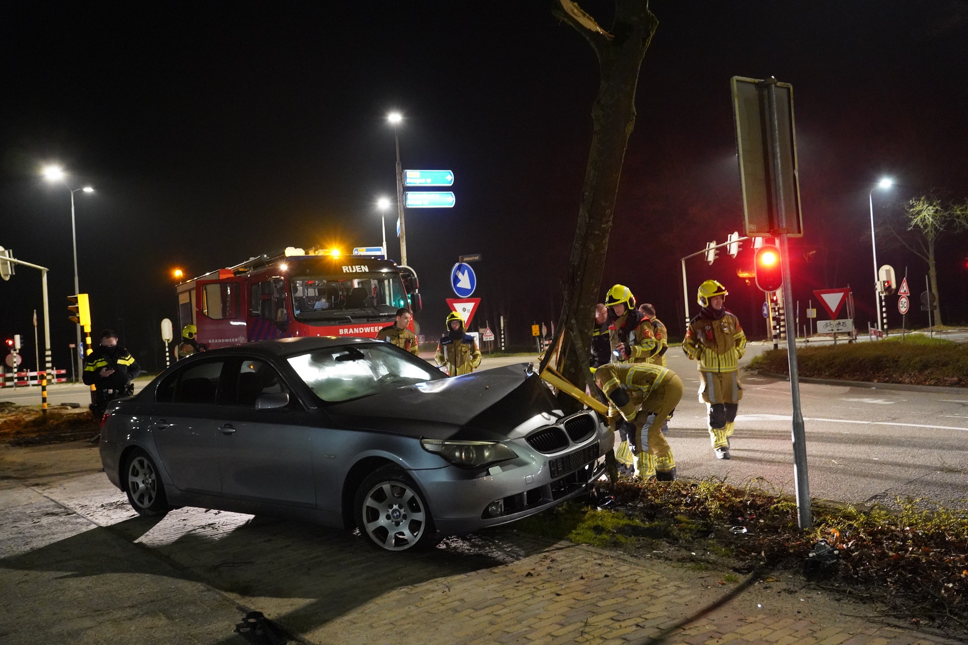 Auto crasht tegen boom, inzittenden spoorloos - 112Brabant