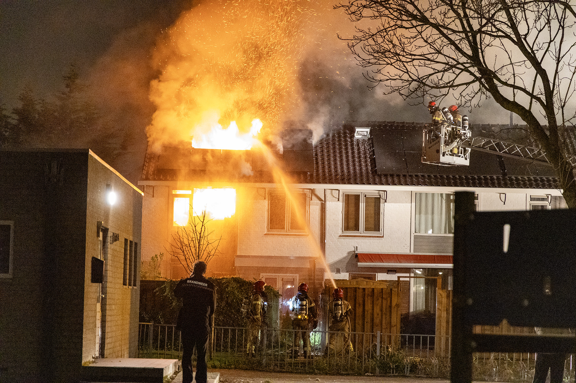 Gewonde bij grote uitslaande woningbrand - 112 Nederland