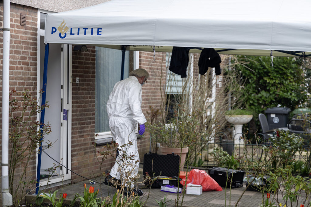 Overleden persoon in woning, politie doet onderzoek - 112 Nederland