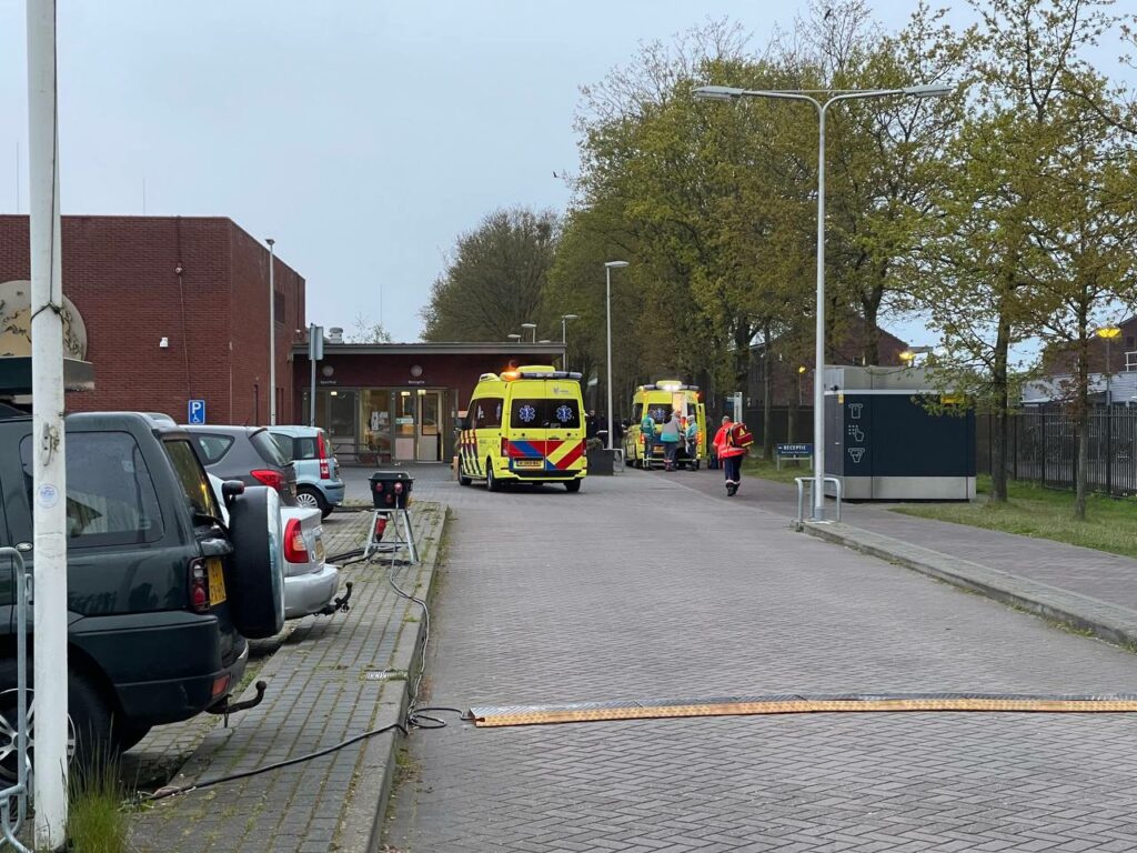 Zwaargewonde na steekpartij aanmeldcentrum Ter Apel - 112 Nederland