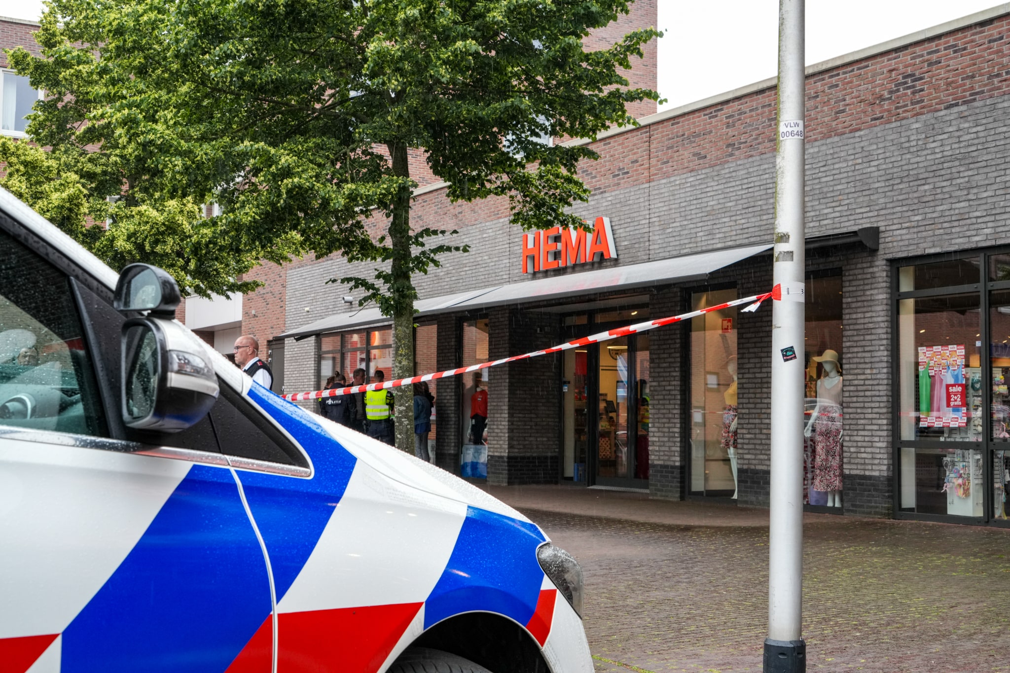 Politie schiet man neer bij winkelcentrum in Ter Apel - 112 Nederland