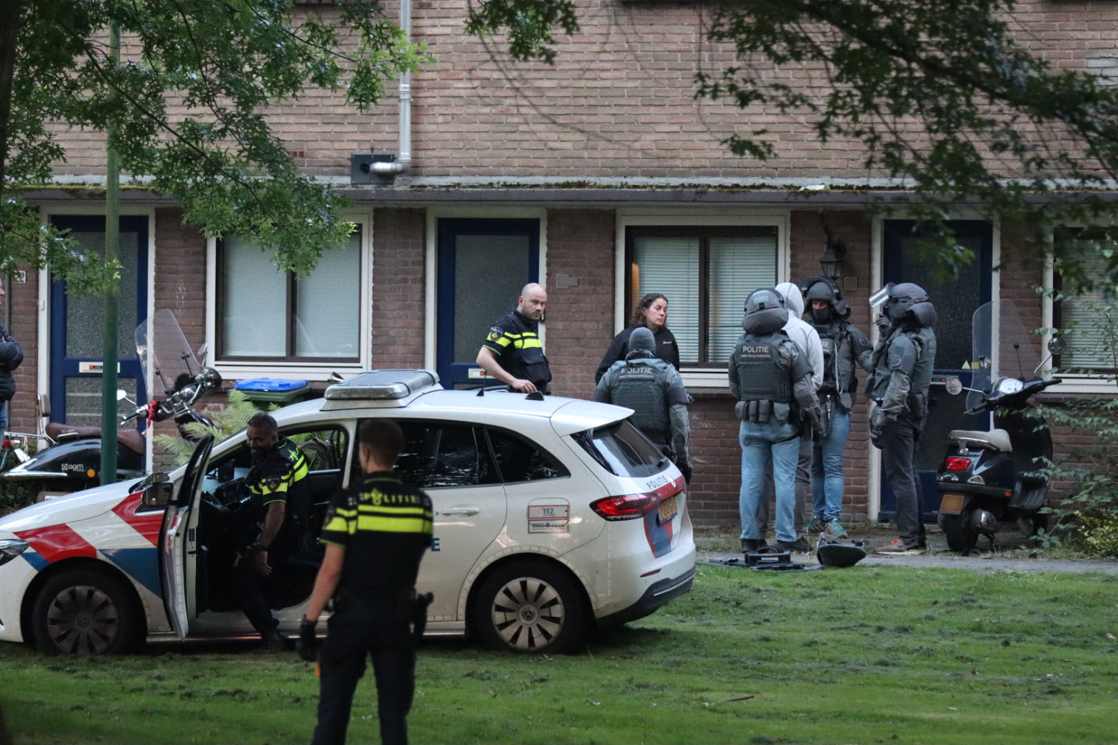 Verward persoon door DSI bij woning aangehouden - 112 Nederland