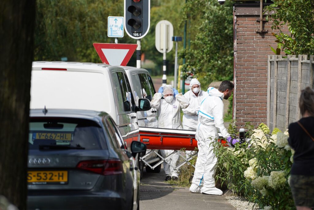 Persoon ligt langere tijd dood in woning, politie doet onderzoek - 112 Nederland