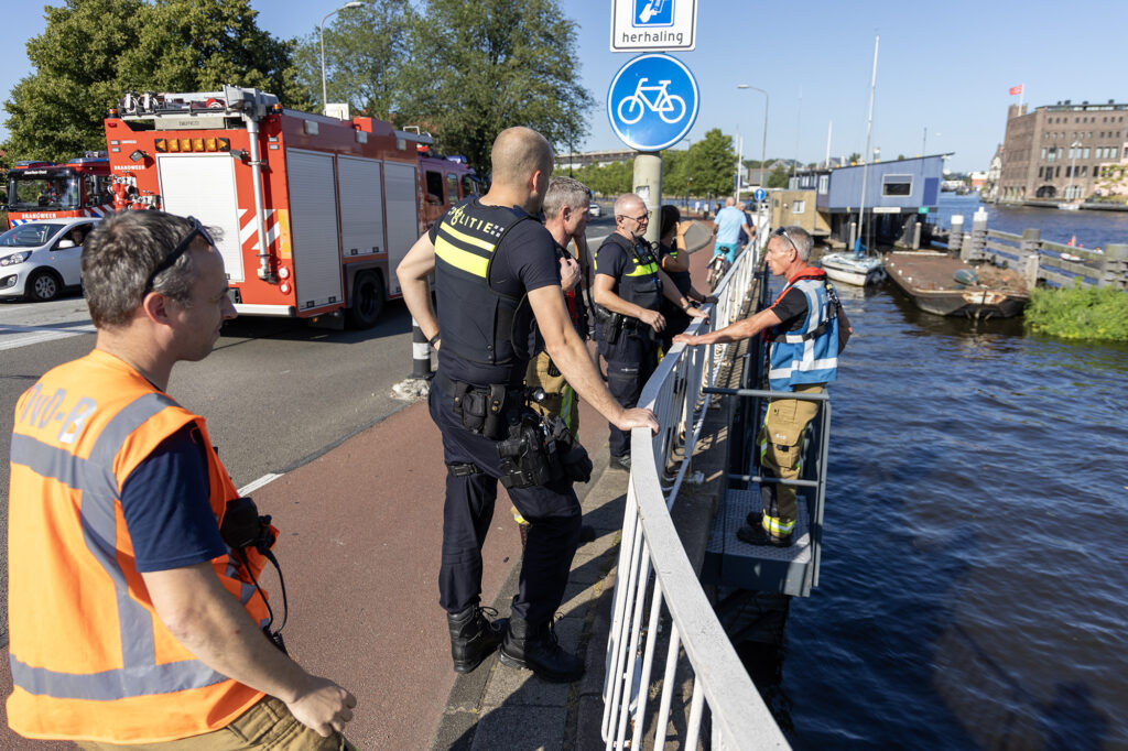 Hulpdiensten rukken uit voor drijvend bootje met tas zonder inzittenden - 112 Nederland
