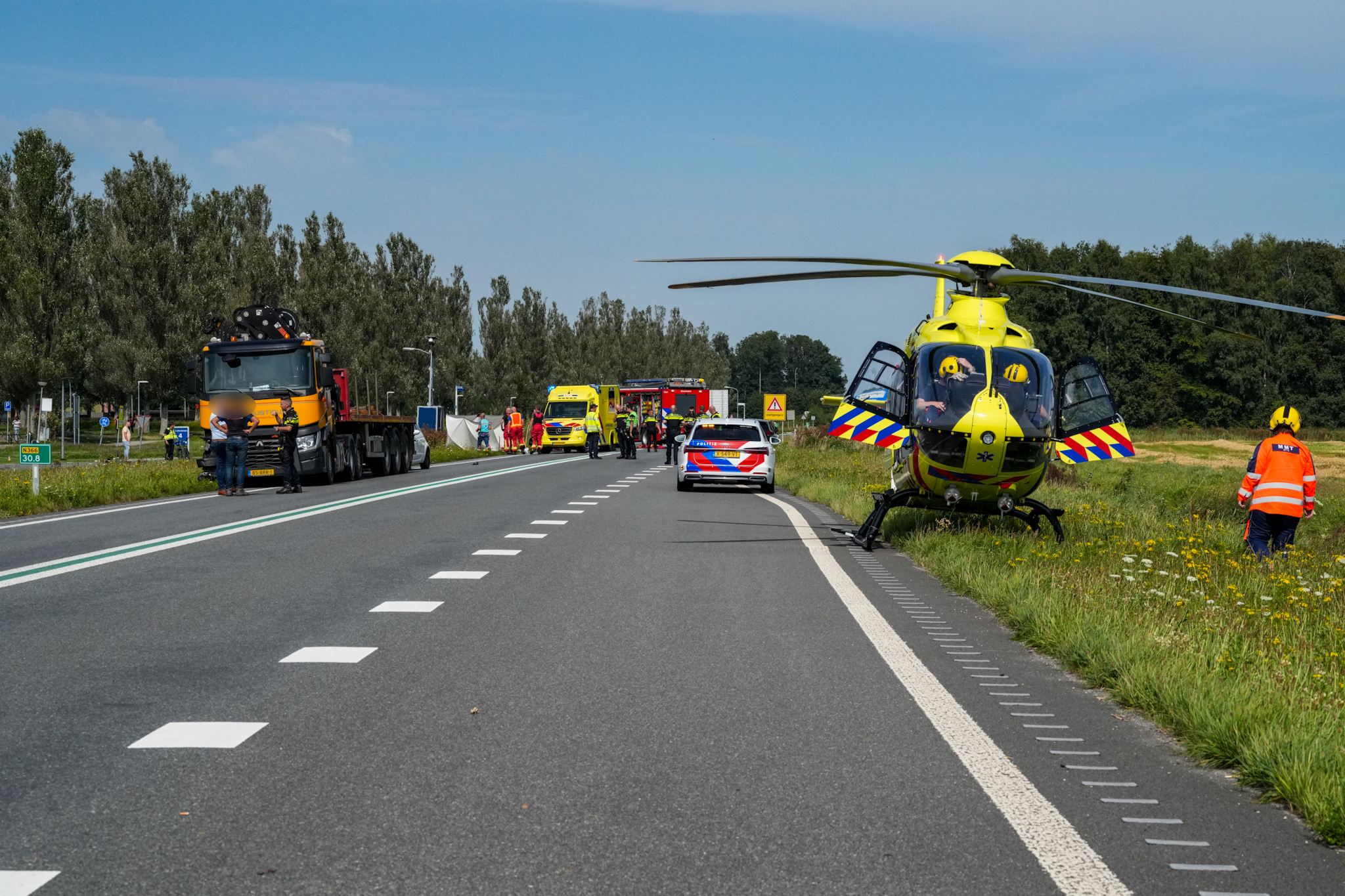 Asielzoeker doodgereden op N366 naast AZC Ter Apel - 112 Nederland