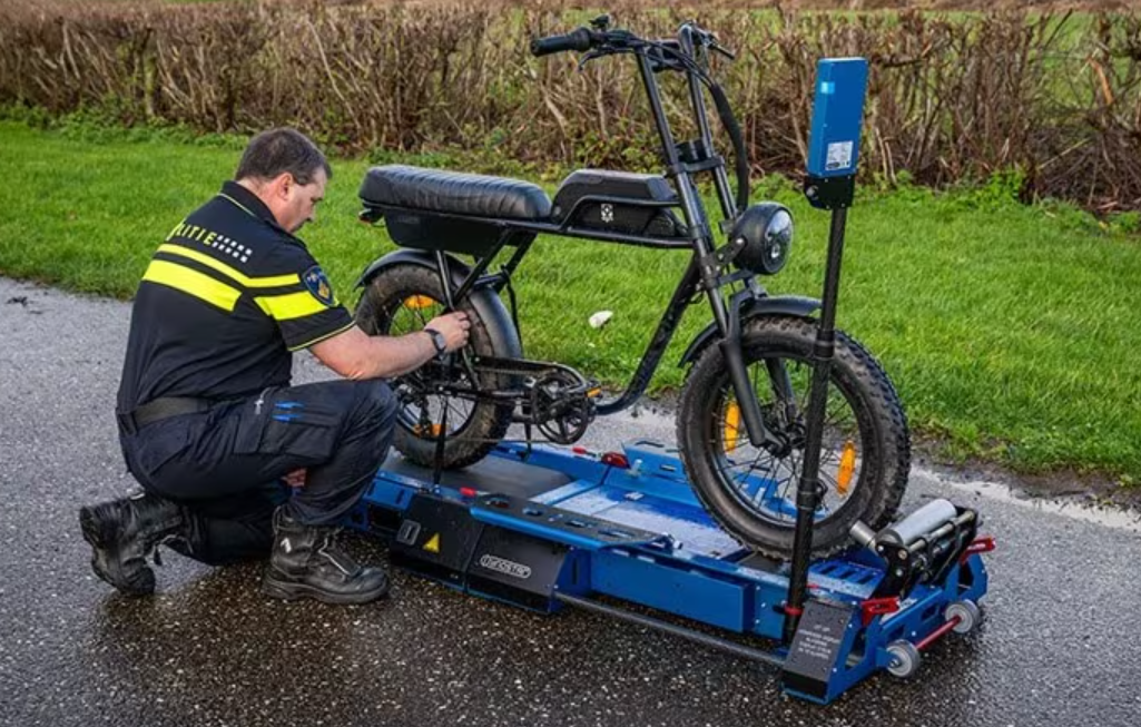 Politie pleit voor gezamenlijke aanpak opgevoerde e-bikes - 112 Nederland