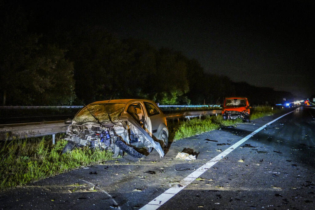 Automobilist ernstig gewond na ongeval, snelweg uren dicht - 112 Nederland